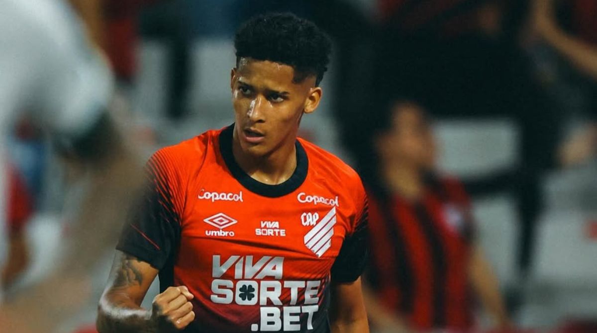 Tevis tem retorno ao Cruzeiro vetado pelo Athletico-PR