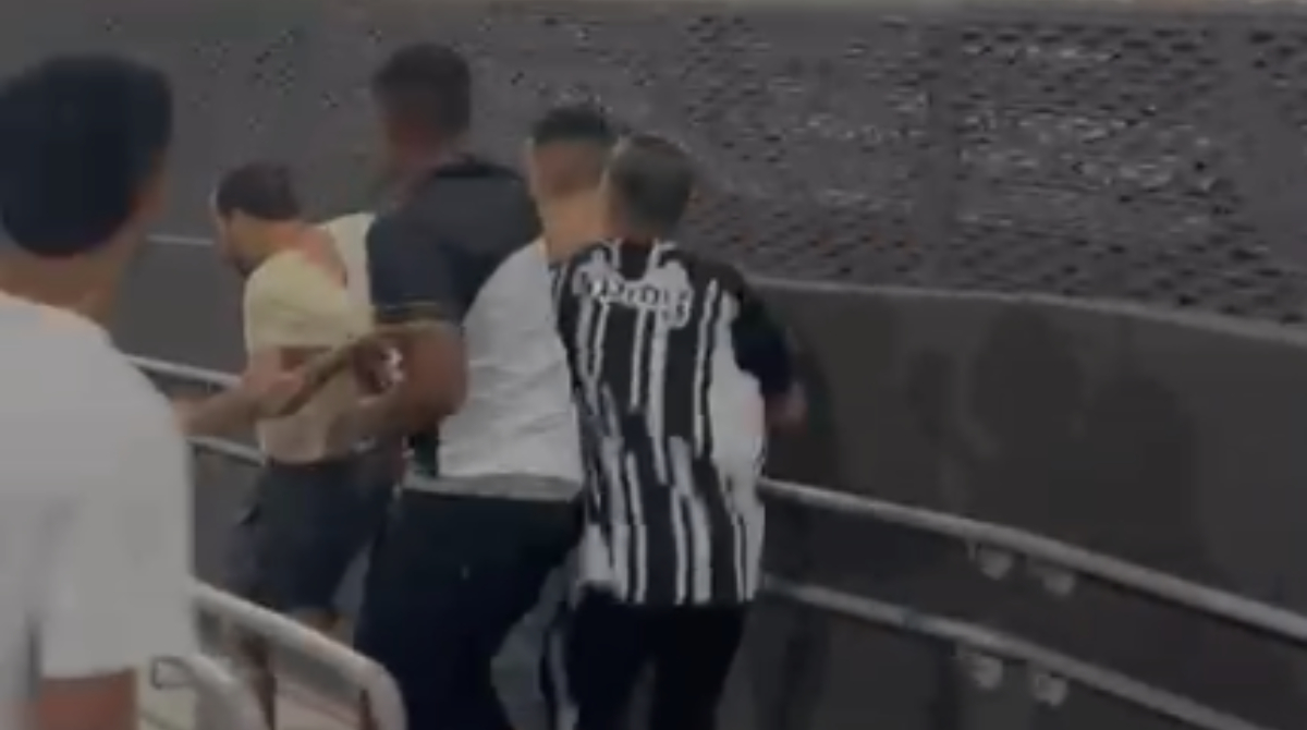 Torcida do Atlético expulsa flamenguista ‘infiltrado’ na Arena MRV