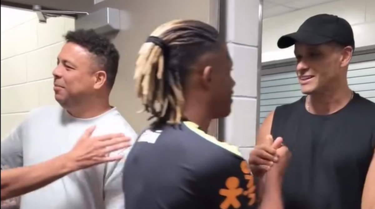 Ronaldo e Rivaldo visitam treino da Seleção antes do jogo contra a Croácia